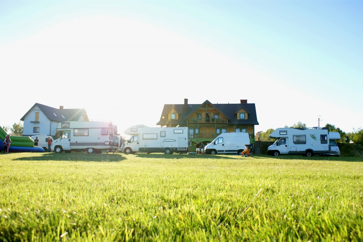 Uroczy kemping zaledwie 50 km od Warszawy [FOTO]