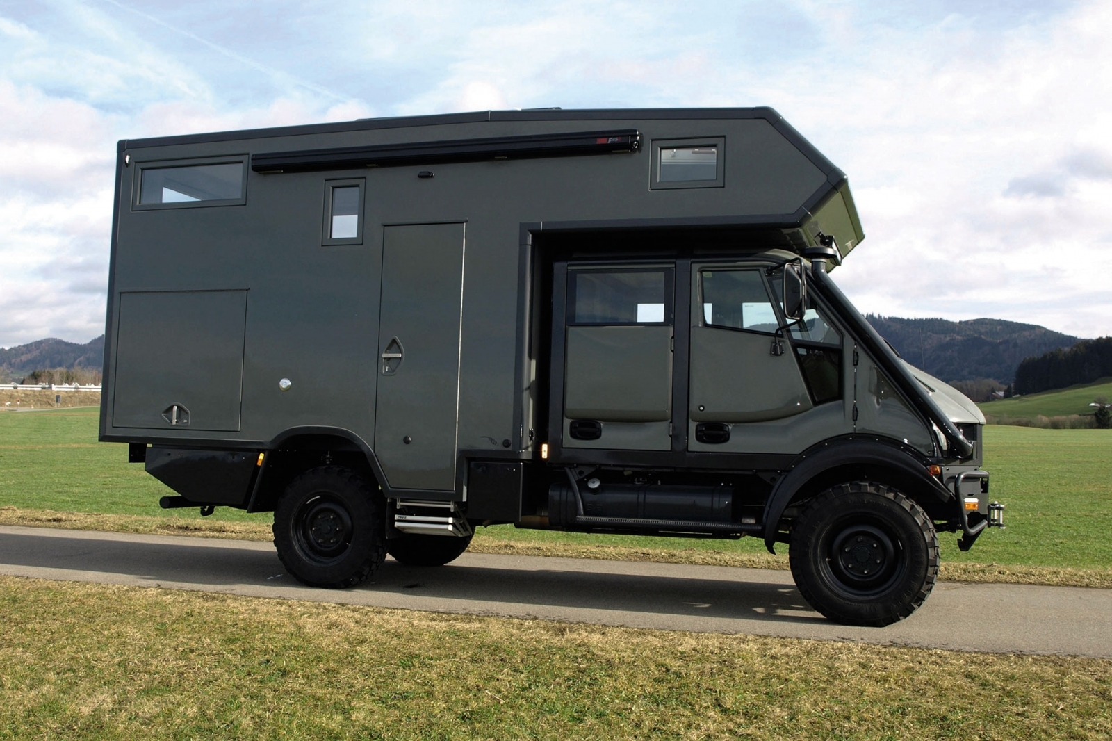 Galeria zdjęć - Kamper T-Rex - maszyna z charakterem