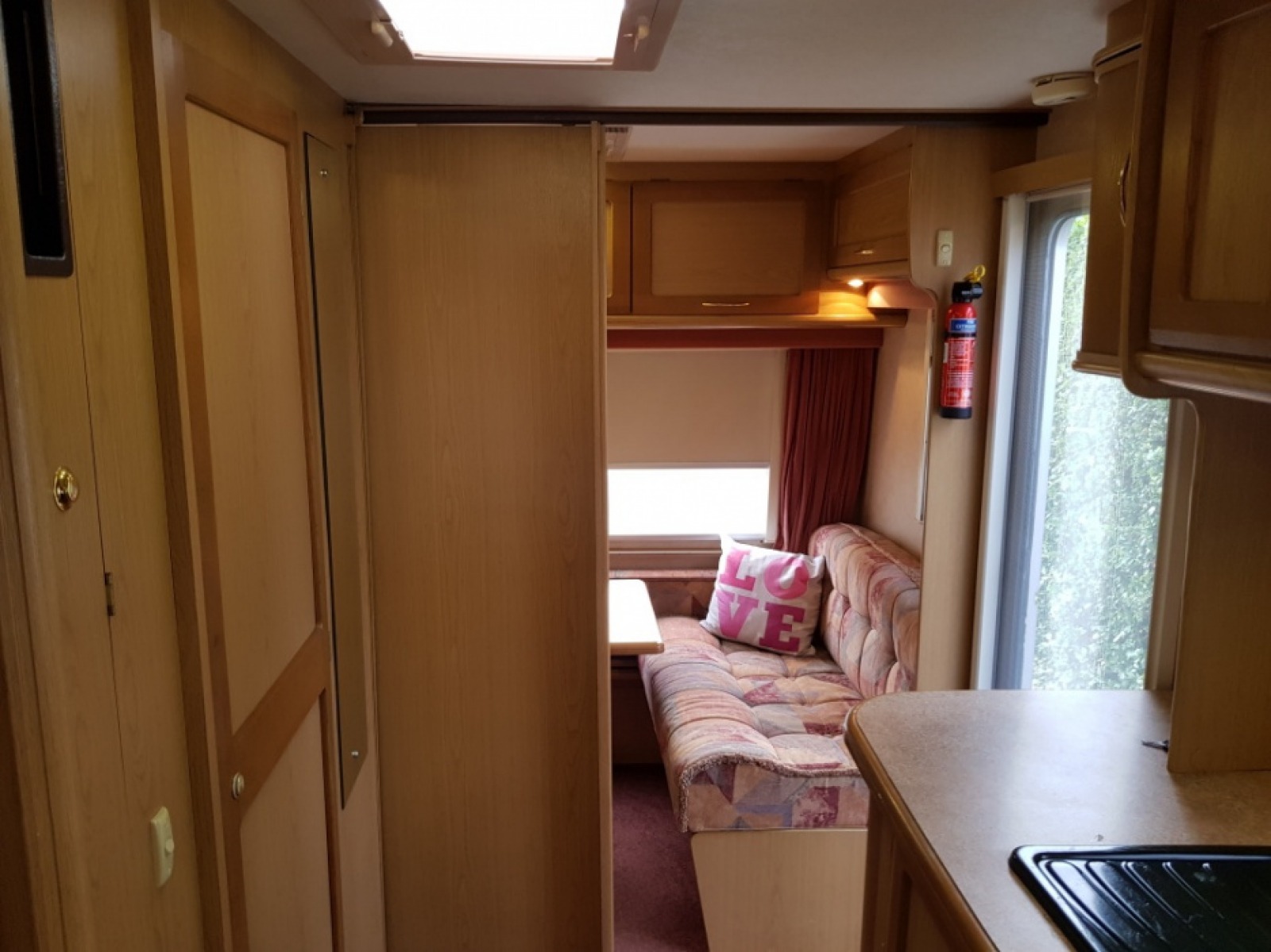 Przyczepa kempingowa SWIFT Conqueror 550 Lux, 5-6 osobowa