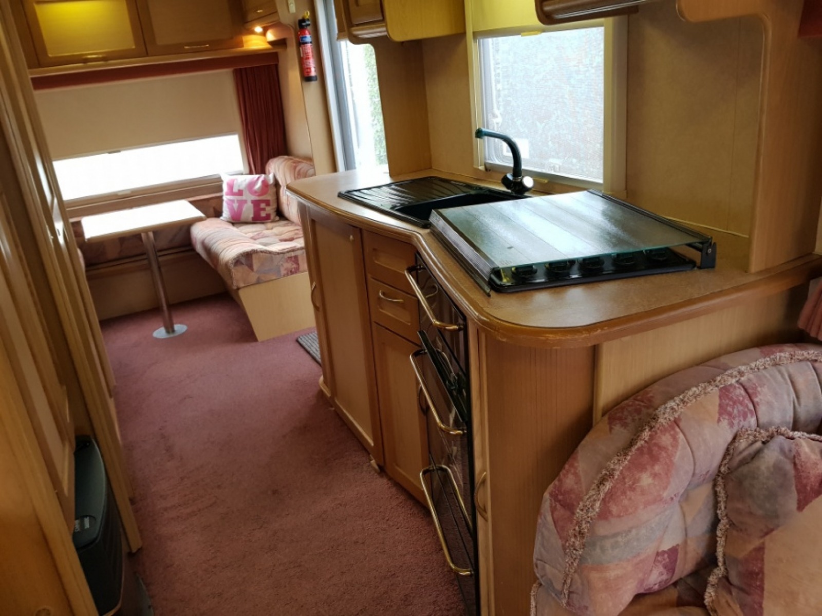 Przyczepa kempingowa SWIFT Conqueror 550 Lux, 5-6 osobowa