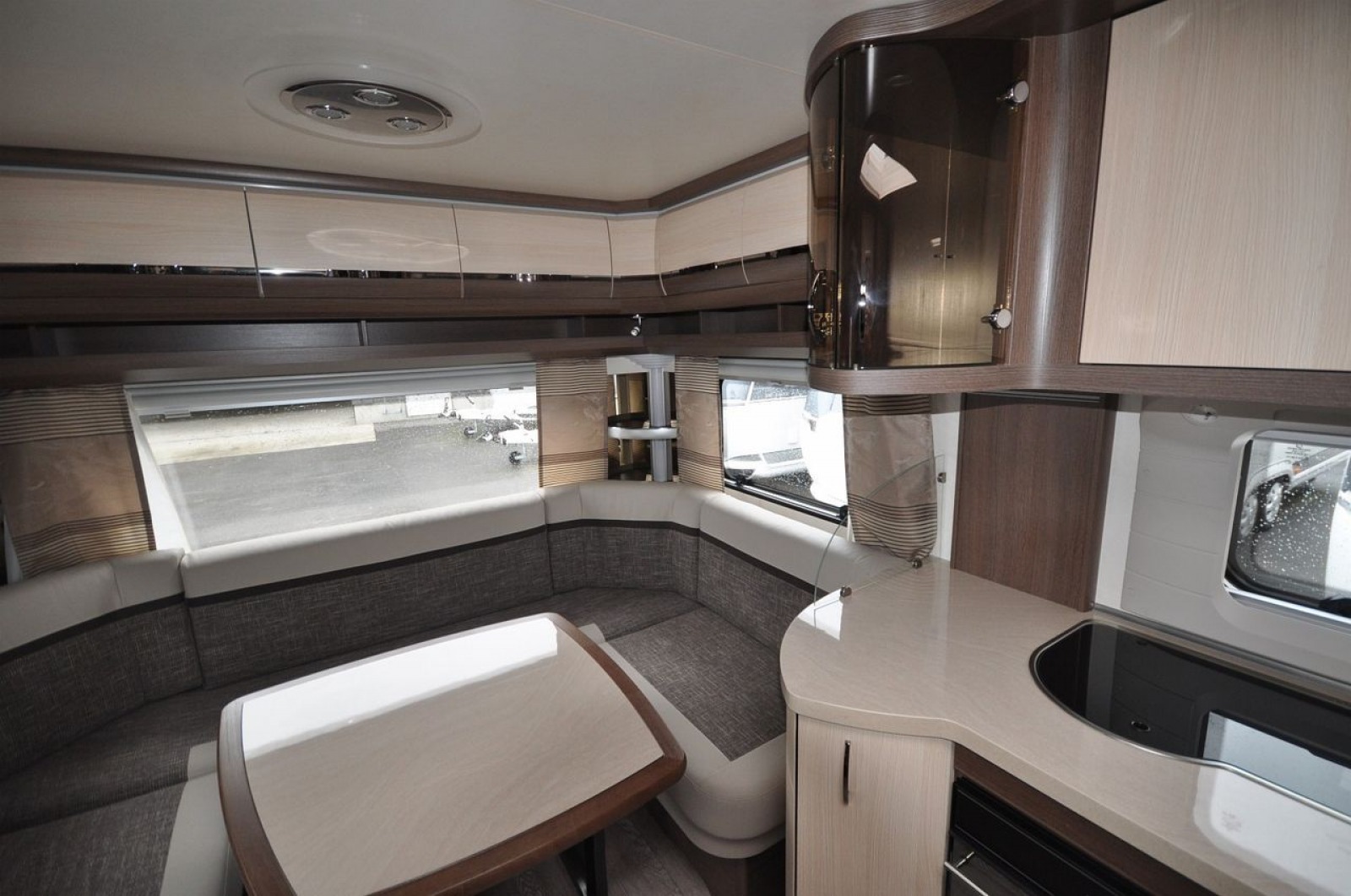 Przyczepa kempingowa Hobby 720 UKFe prestige