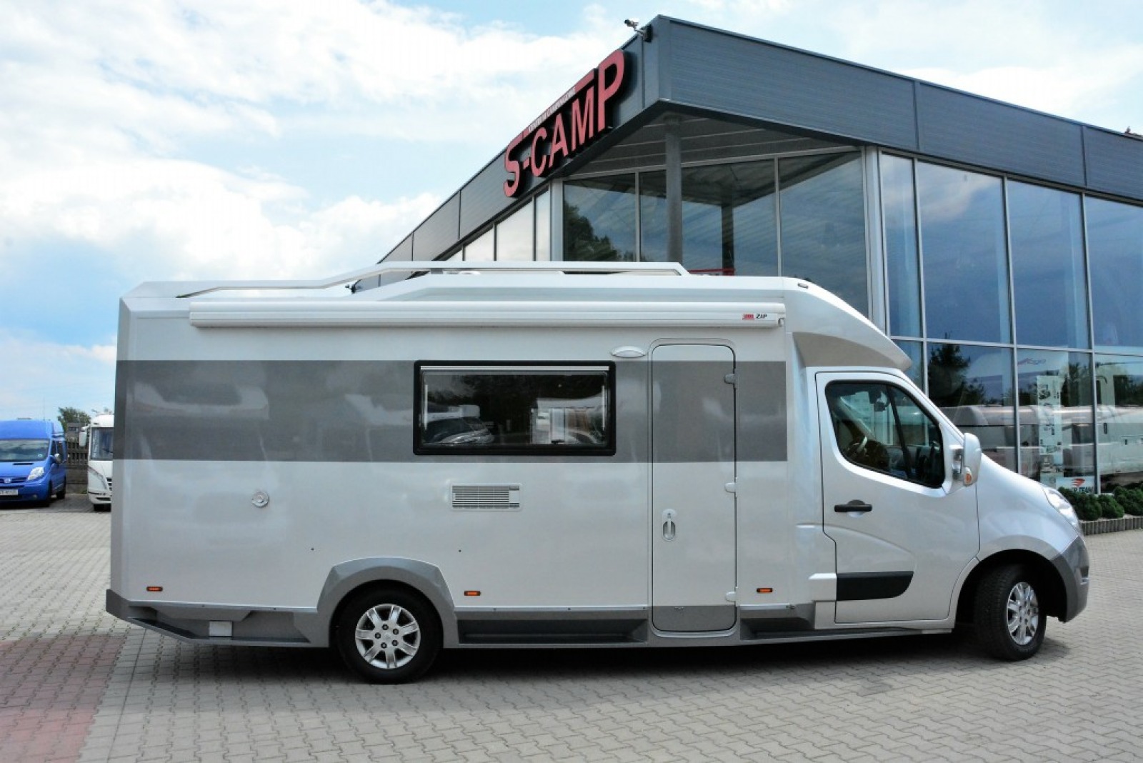 Samochód kempingowy Renault Master – kamper Adama Małysza, stworzony ...
