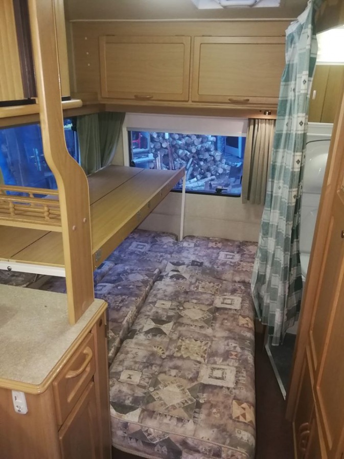 Przyczepa Elddis Tornado XL PLUS motomover, 2000 rok, 5 osobowa