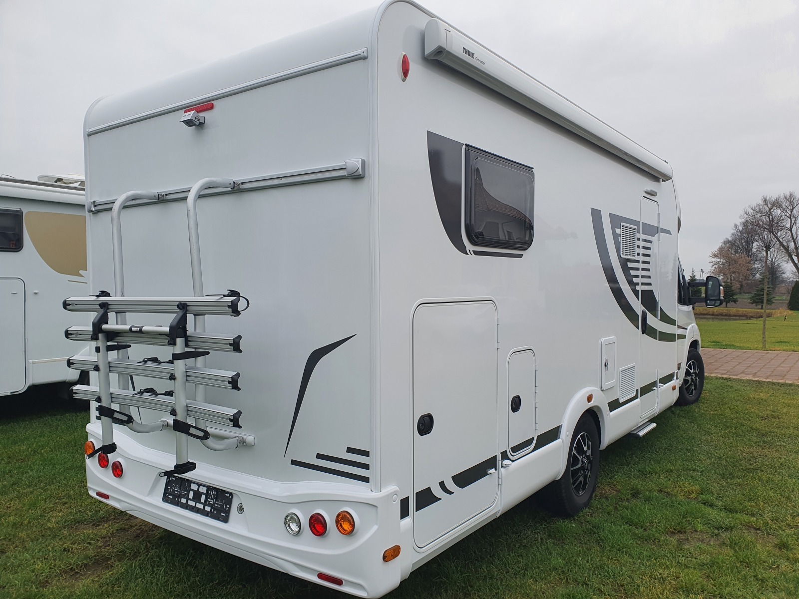 Kamper Knaus 700 EB 2020 wersja zimowa z piekarnikiem i opuszczanym...