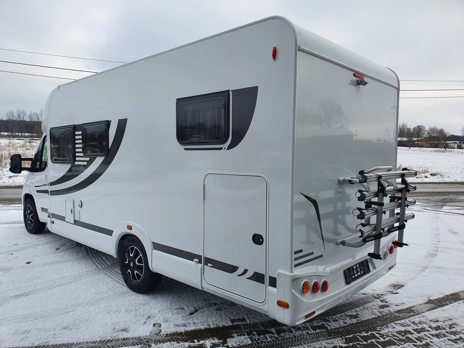 Kamper Knaus 700 EB 2020 wersja zimowa z piekarnikiem i opuszczanym...